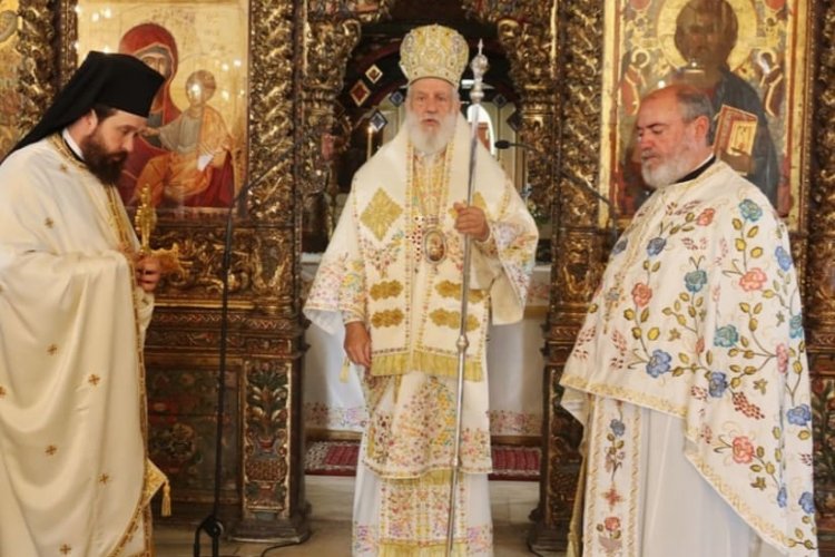 Αρχιερατική Θεία Λειτουργία ιερουργούντος του Σεβασμιωτάτου Δωροθέου Β ...