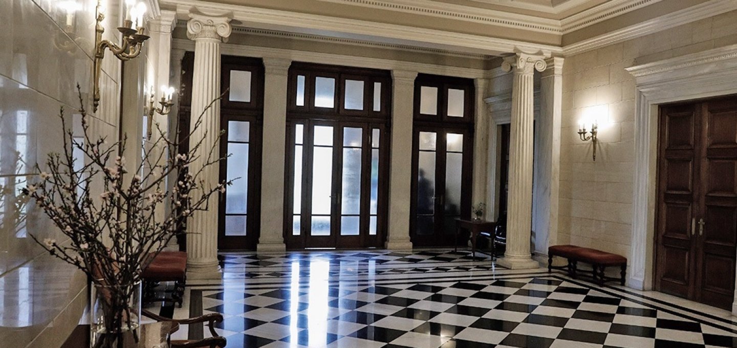 Maximos Mansion: Οι εναγώνιες προσπάθειες του Μαξίμου να αποκτήσει ...